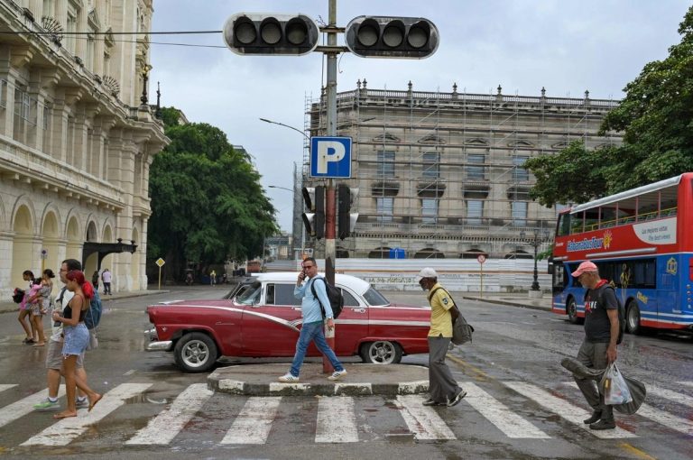 Cuba sufre el colapso de su red eléctrica y queda a oscuras - Sexenio